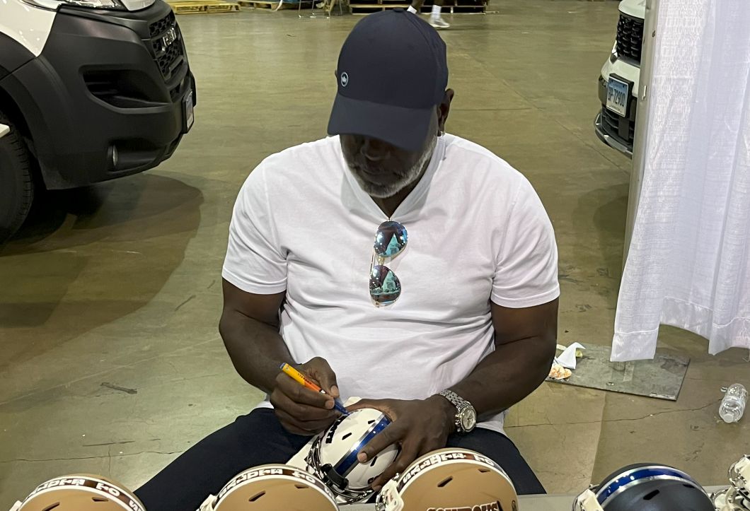 Interview: Grinding to the Top of the NFL with HOF RB Emmitt Smith - Beckett News